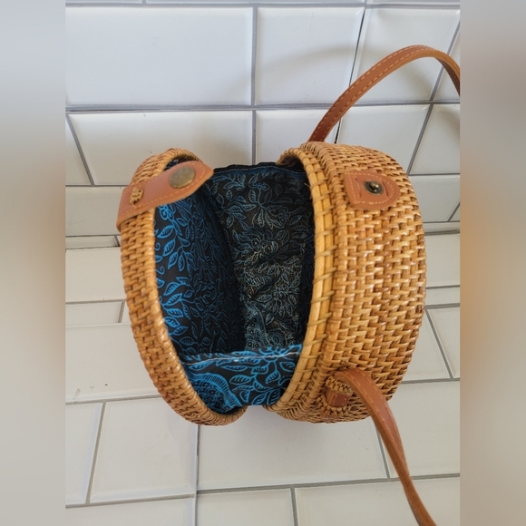 Bags | Nwot Ladies Small Round Circle Rattan Straw Shoulder Purse ...
